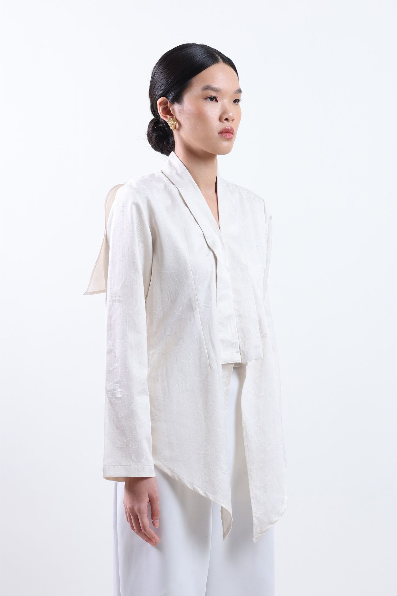 White Yue Jacquard Kebaya Top | Oemah Etnik