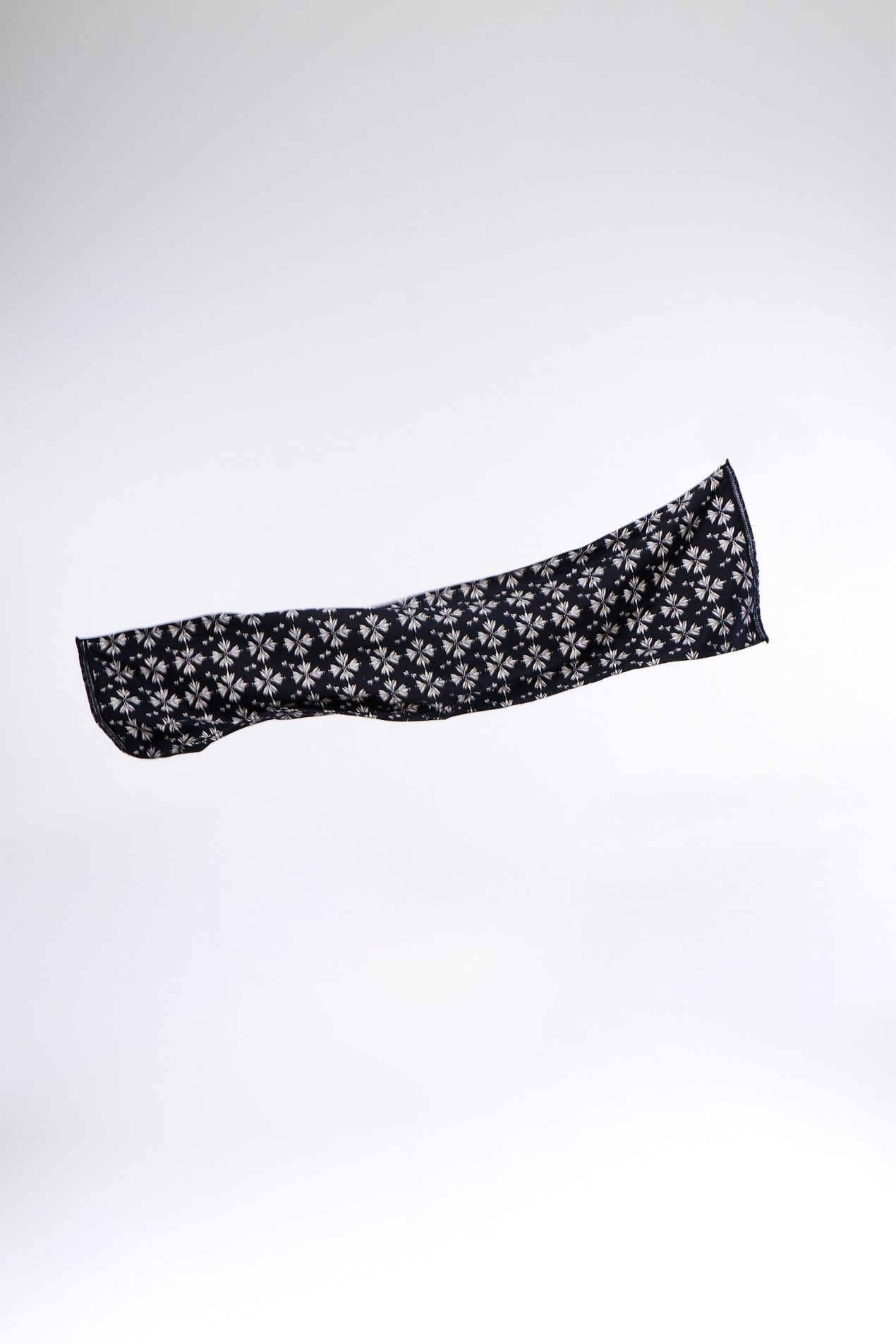 Black Bhramara Batik Satin Selendang | Oemah Etnik