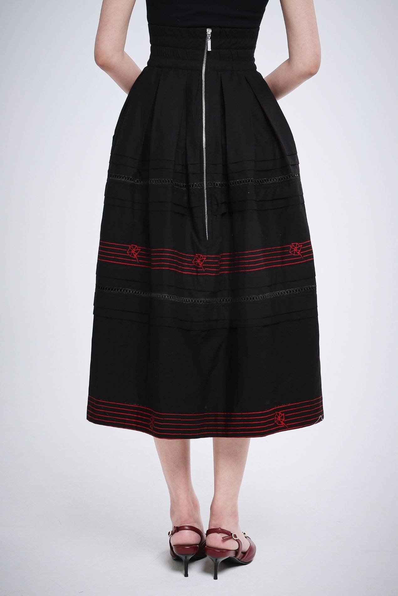 Black Red Layuma Batik Katun Skirt | Oemah Etnik